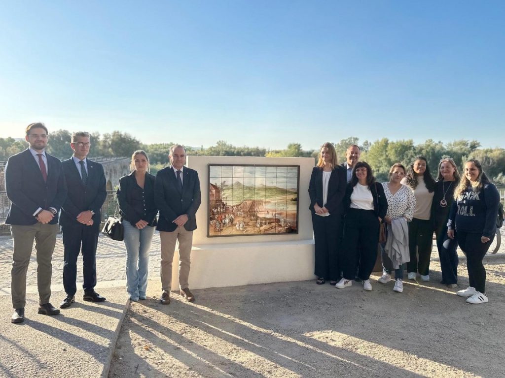 Talavera estrena un mural cerámico inspirado en El puente de Talavera ...